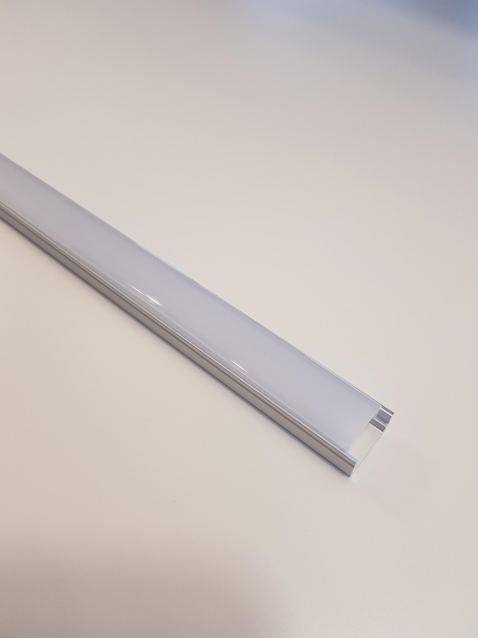 Pfaff. PRÓFÍLL 2 METRAR aluminium +PC opal diffuser